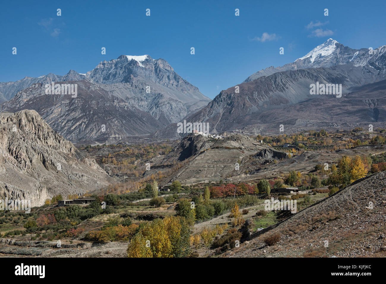 The imposing Jharkot Gompa below Muktinath, Upper Mustang, Nepal Stock ...