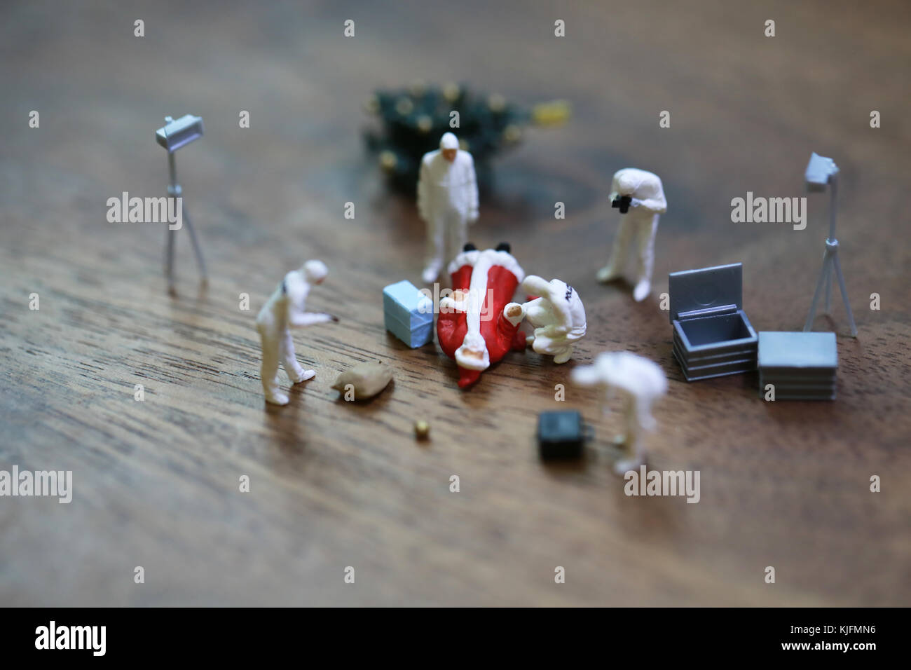 christmas santa claus is murderedmerry christmas Stock Photo - Alamy