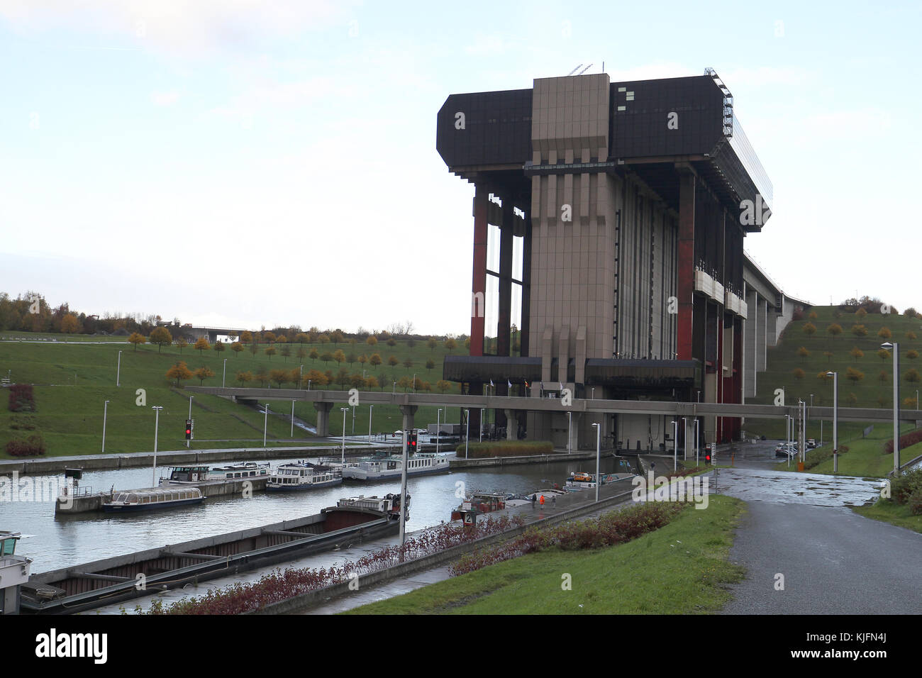 Strepy-Thieu boat lift lies on a branch of the Canal du Centre in the ...