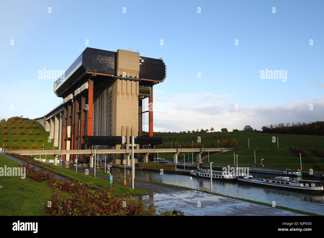 Boat Lift Strepy Thieu Canal Du High Resolution Stock Photography and ...