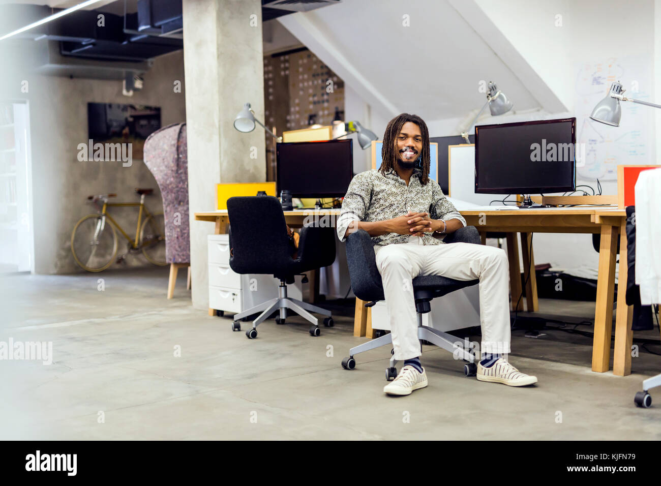 Desk graphics hi-res stock photography and images - Alamy