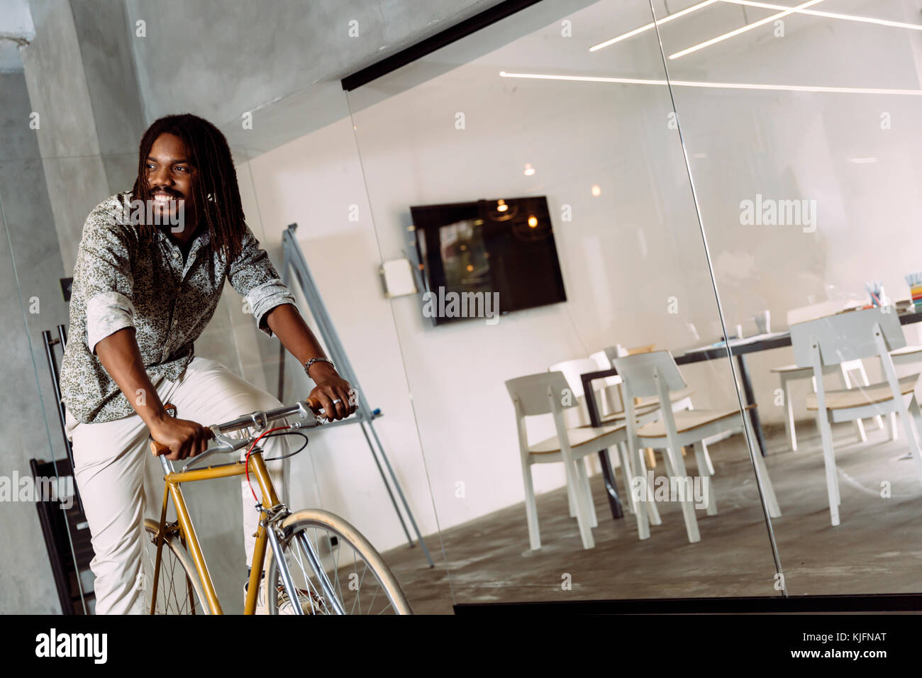 Businessman going work bicycle hi-res stock photography and images - Alamy