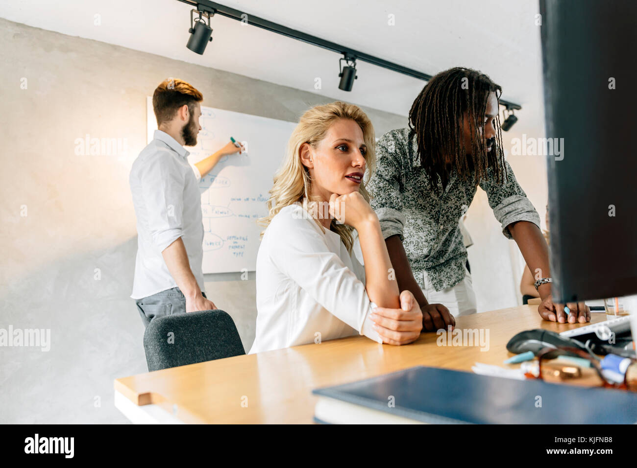 Team project meeting hi-res stock photography and images - Alamy
