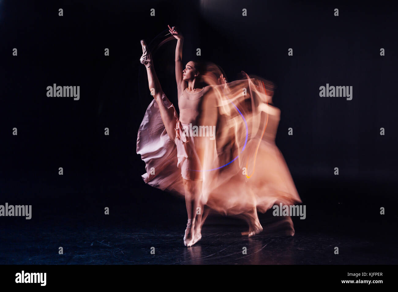 Well built woman hi-res stock photography and images - Alamy