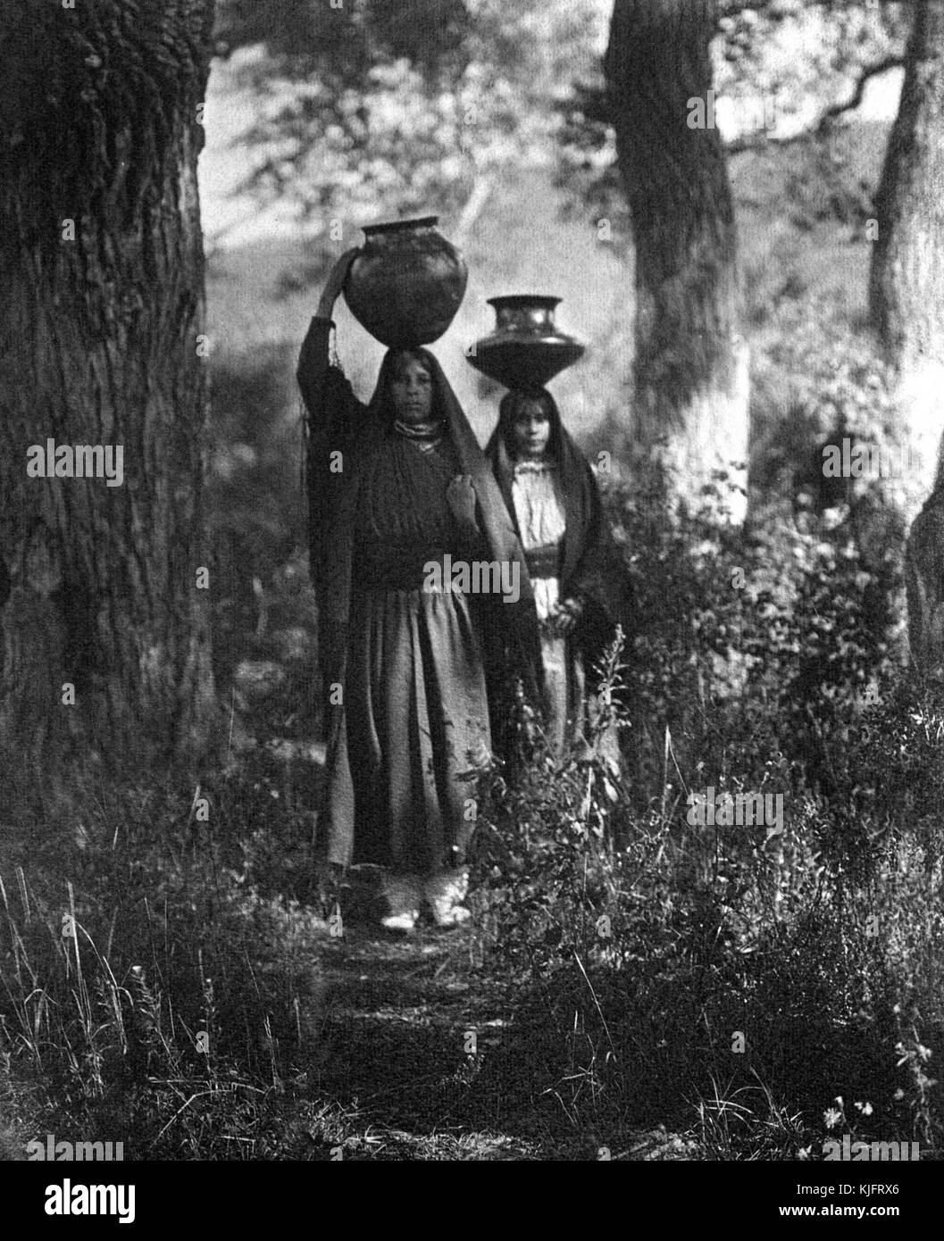 Native american water jug hi-res stock photography and images - Alamy