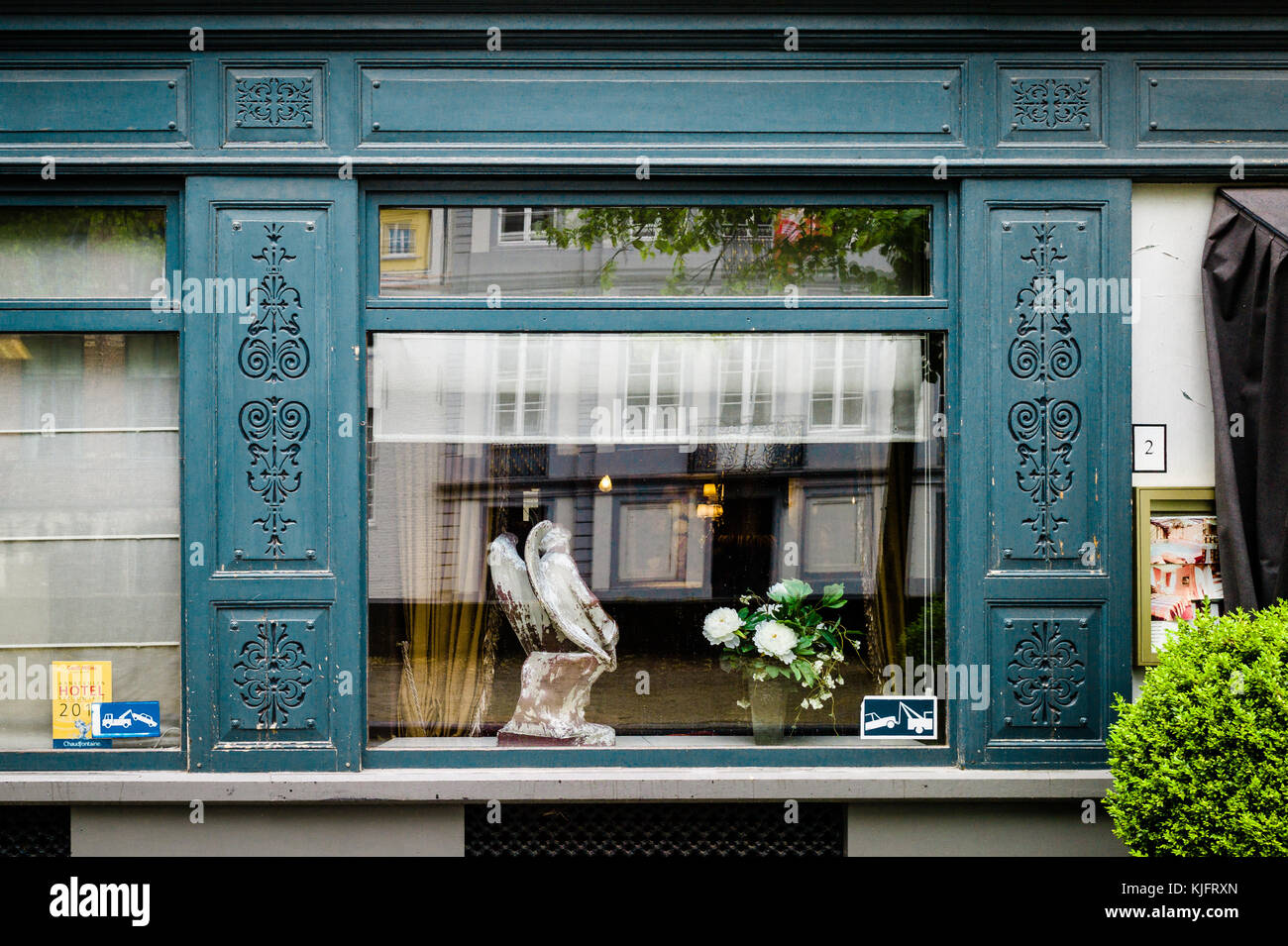 A restaurant window with reflections (Brugge, Belgium Stock Photo - Alamy