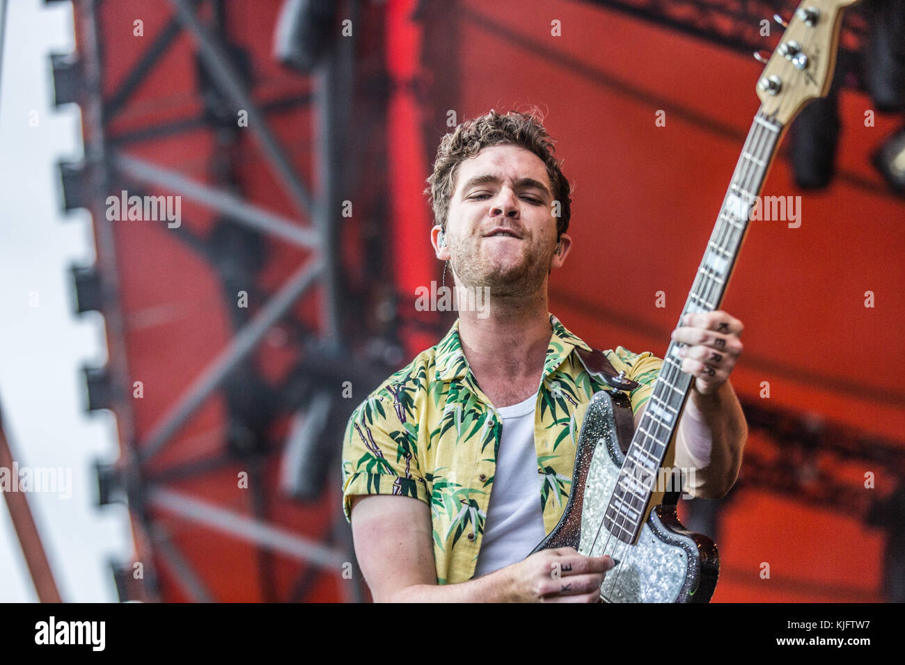Mike kerr guitar player hi-res stock photography and images - Alamy