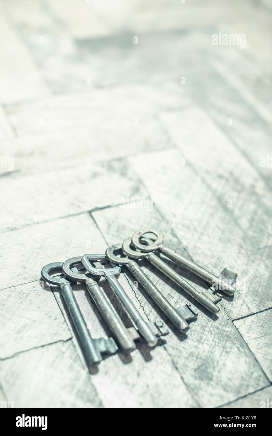 Old keys. Group of vintage keys on wood Stock Photo - Alamy
