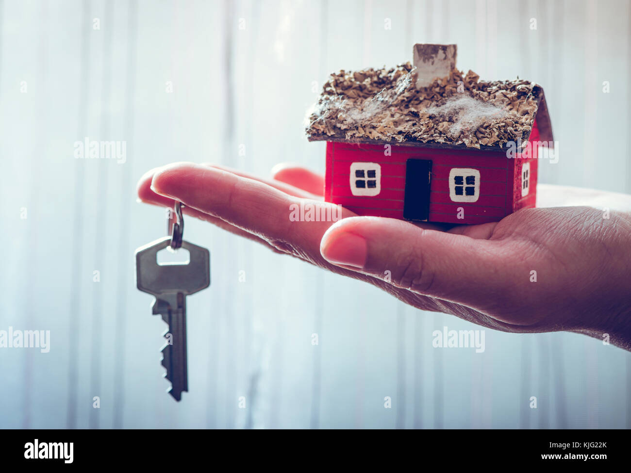Hand hold house model and key. Christmas house Stock Photo - Alamy