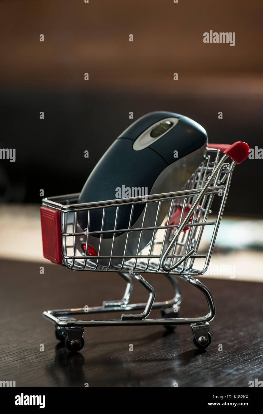 Shopping cart and computer mouse. Close up Stock Photo - Alamy