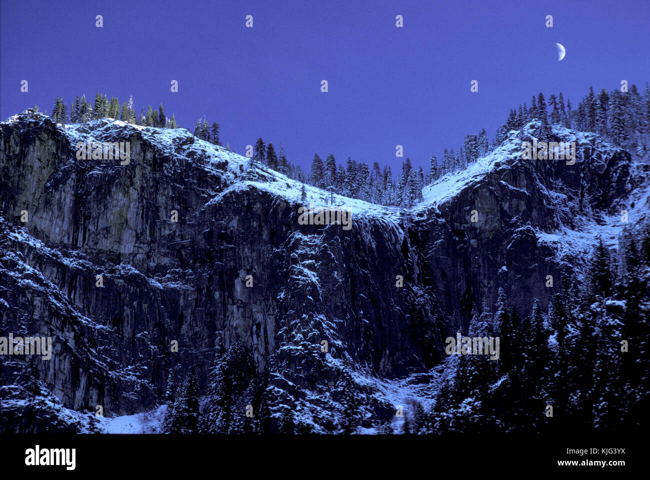 The moon rises over Yosemite Valley in Yosemite National Park in the ...