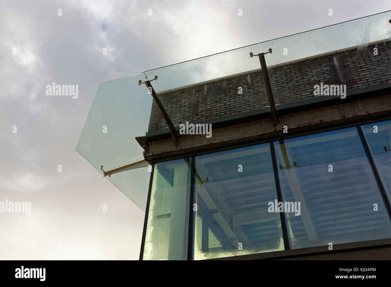 Glass canopy hi-res stock photography and images - Alamy