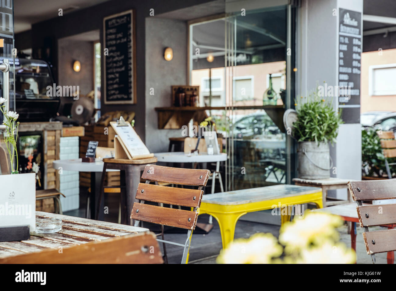 Exterior view of an empty street cafe Stock Photo - Alamy