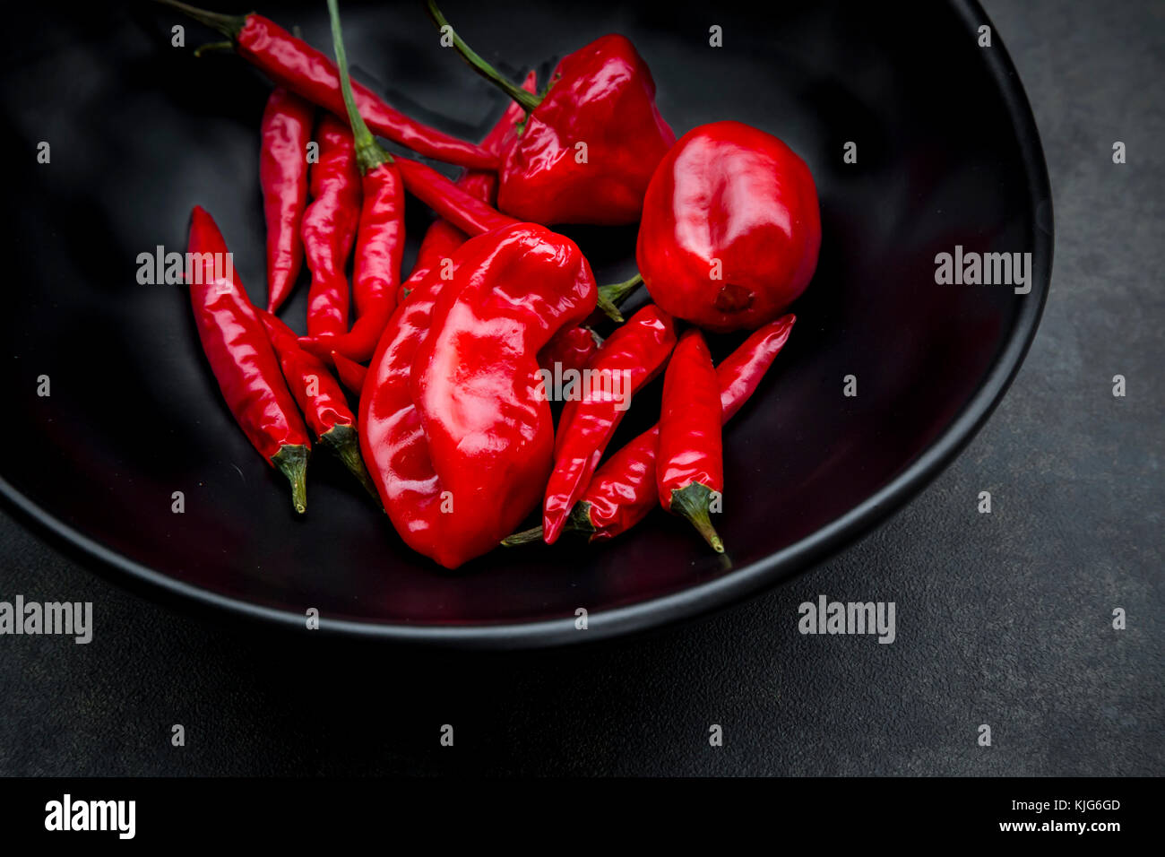 Red chili pods arrangement hi-res stock photography and images - Alamy