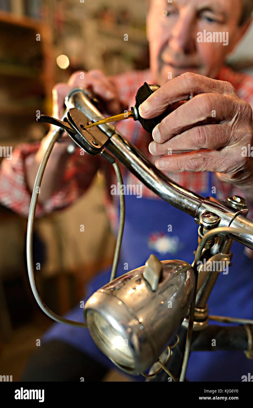 Workshop lubricating oil hi-res stock photography and images - Alamy