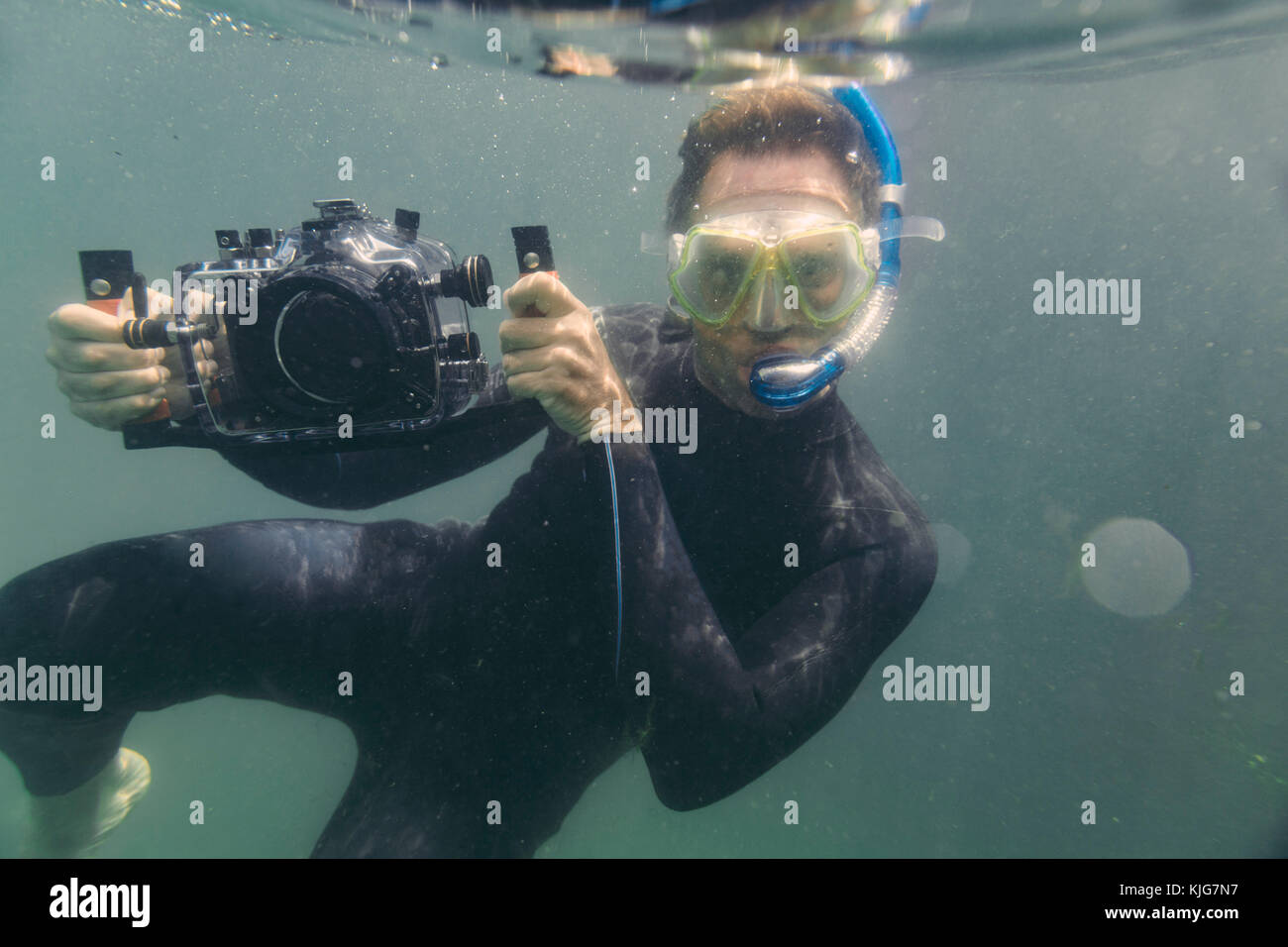 Man diving with underwater DSLR camera case Stock Photo - Alamy