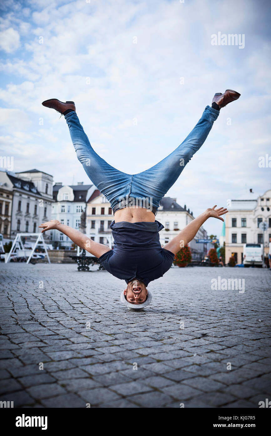 Doing headstand hi-res stock photography and images - Alamy