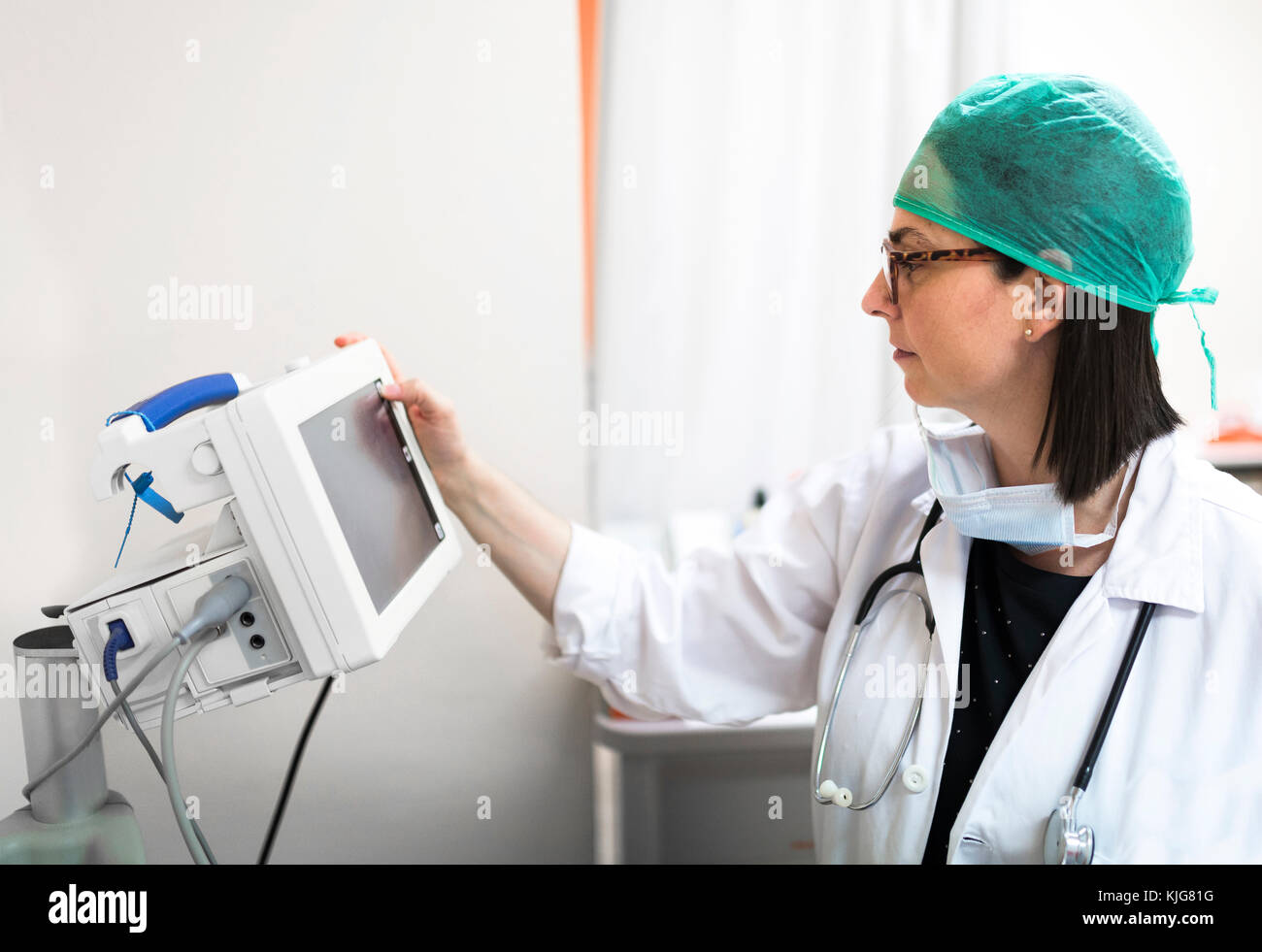 Medical device hi-res stock photography and images - Alamy