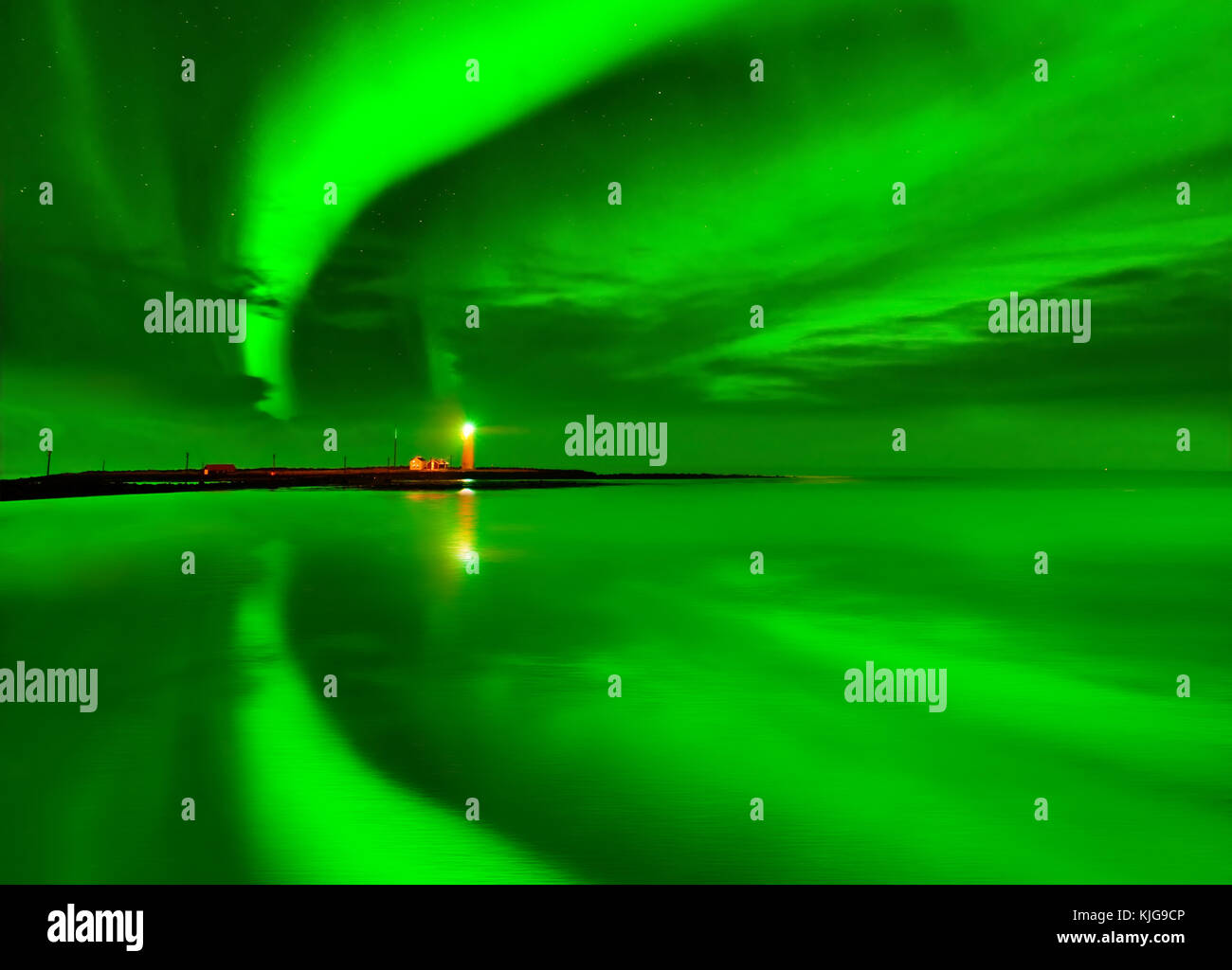 View of the northern light at Grotta Lighthouse in Reykjavik, Iceland ...