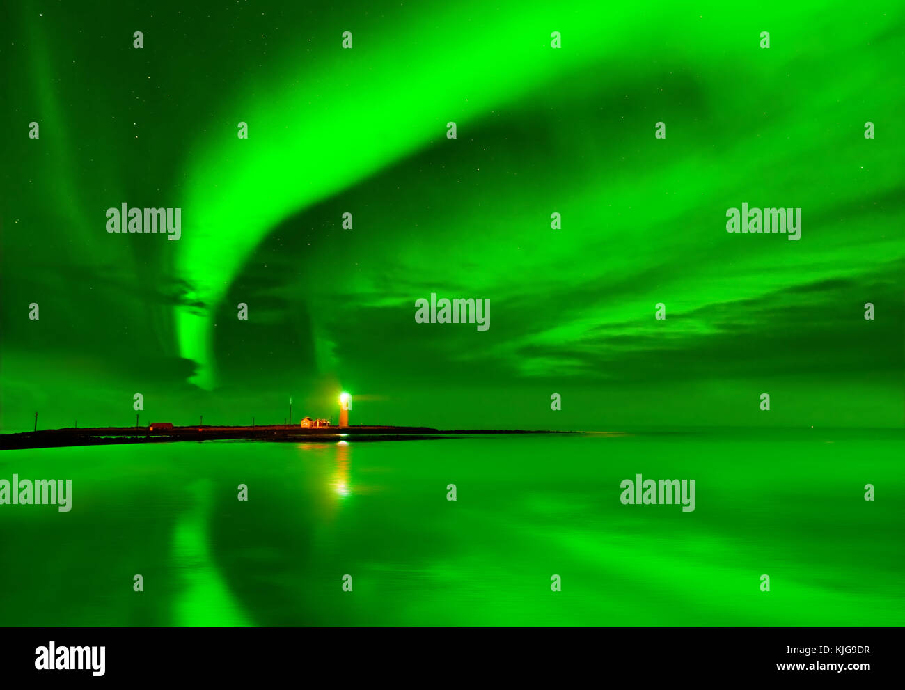 View of the northern light at Grotta Lighthouse in Reykjavik, Iceland ...