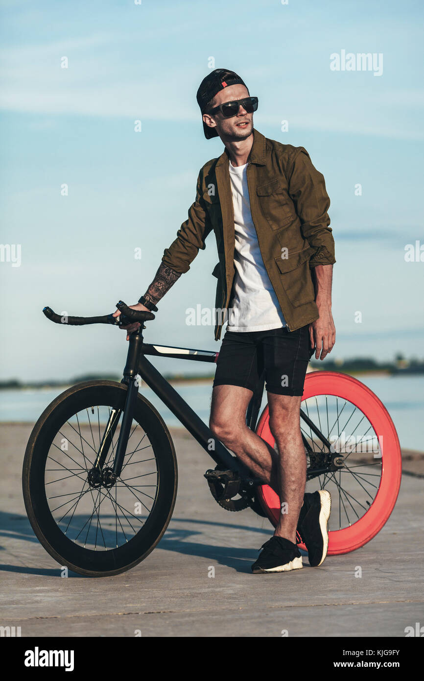 Young man with fixie bike at the waterfront Stock Photo - Alamy