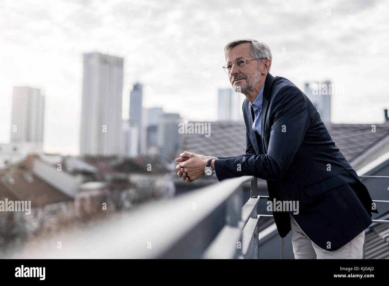 Leaning over balcony hi-res stock photography and images - Alamy