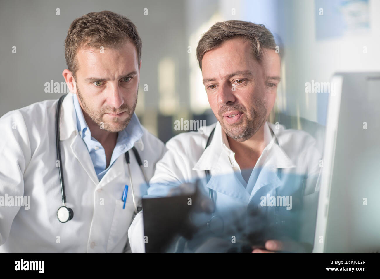 Two doctors discussing x-ray image Stock Photo - Alamy