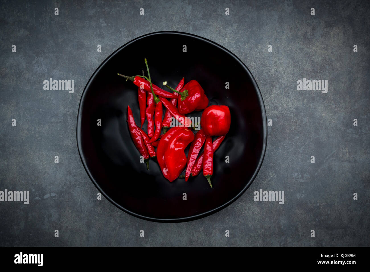 Red chili pods arrangement hi-res stock photography and images - Alamy