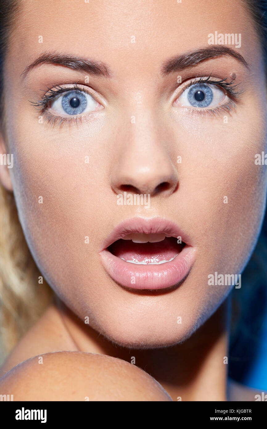 Portrait of surprised beautiful young woman Stock Photo - Alamy