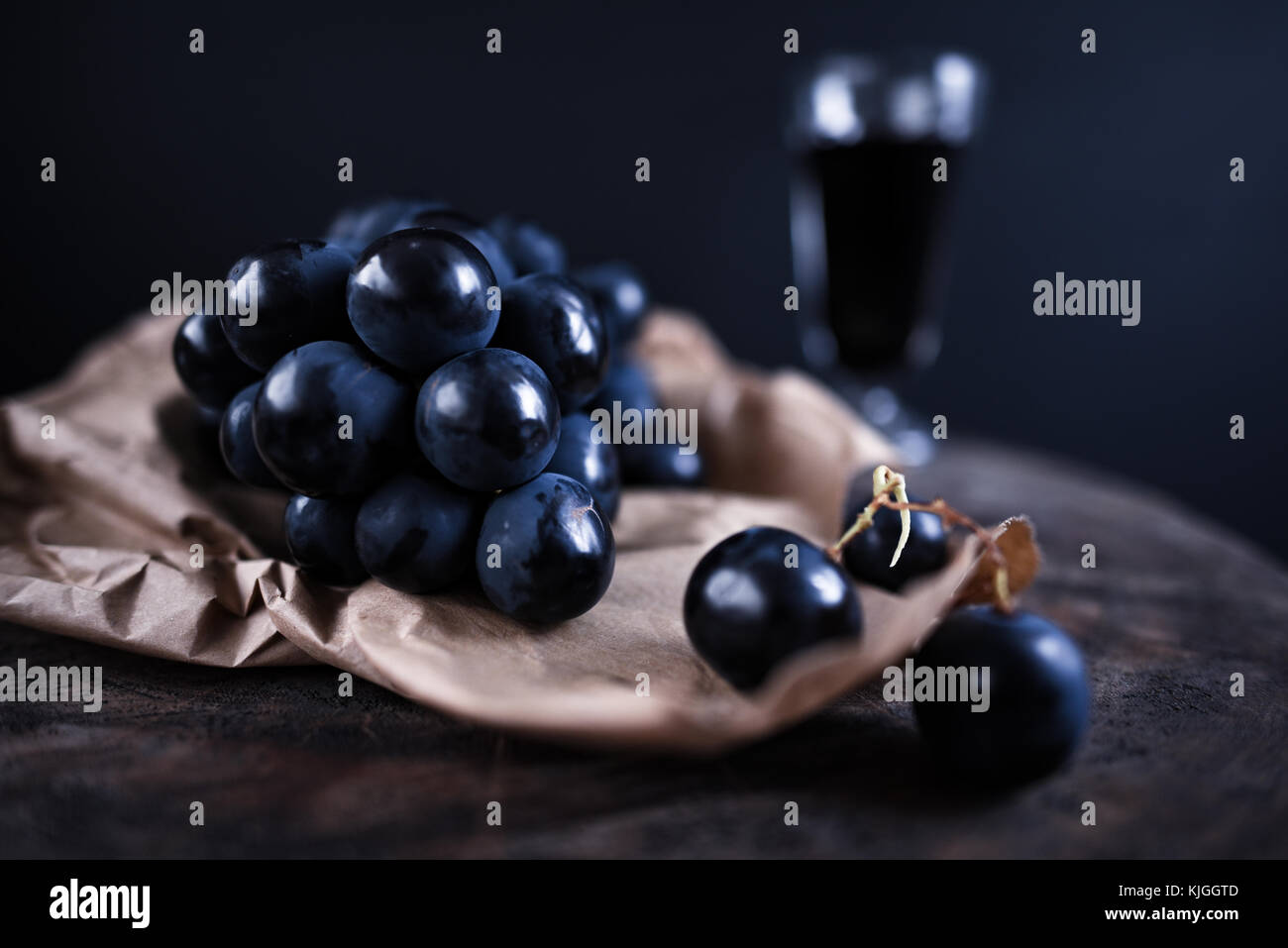 Grapes still life Stock Photo - Alamy