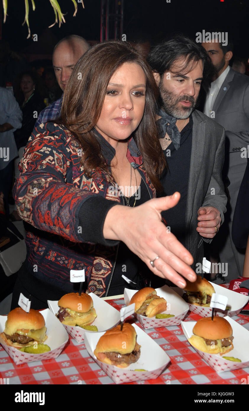 MIAMI BEACH, FL - FEBRUARY 26: Celebrity cook and author Rachael Ray ...