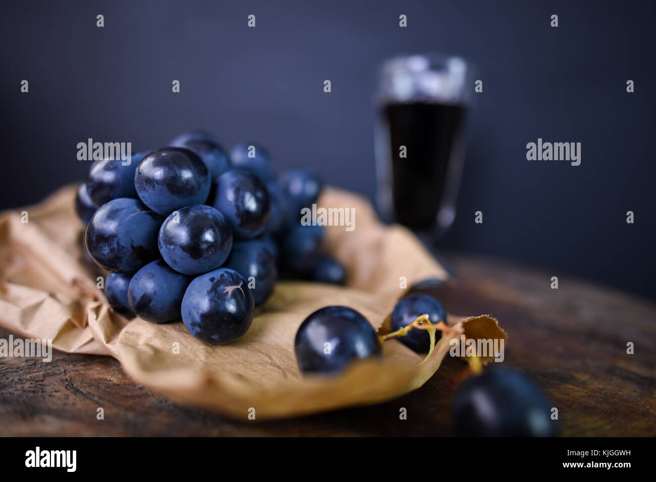Grapes still life Stock Photo - Alamy