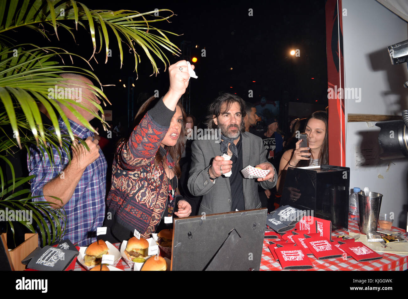 MIAMI BEACH, FL - FEBRUARY 26: Celebrity cook and author Rachael Ray ...