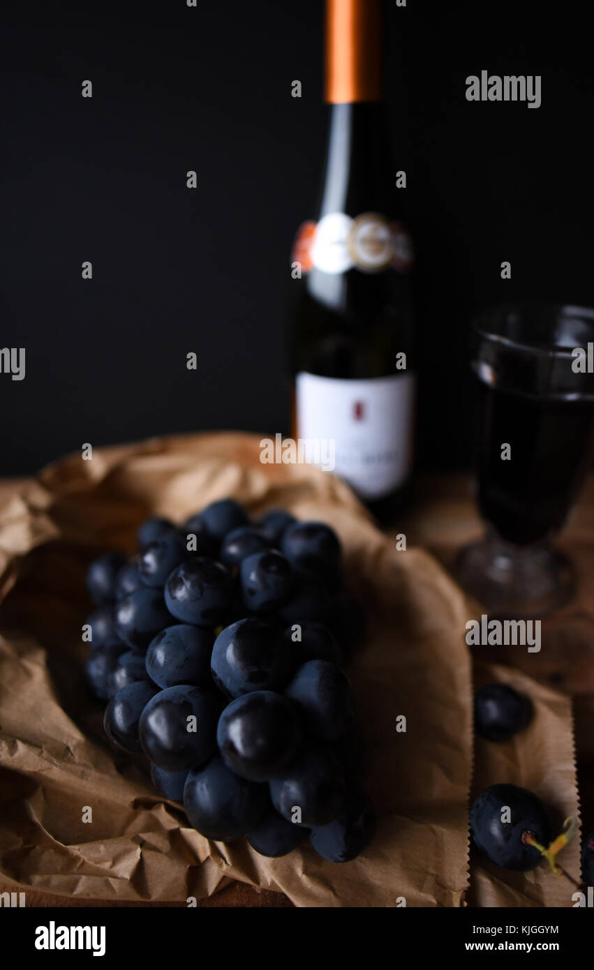 Grapes still life Stock Photo - Alamy