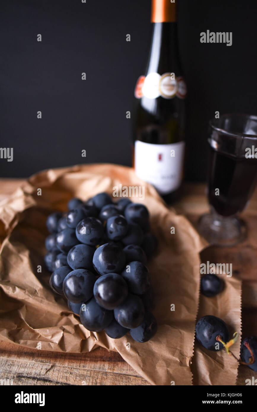 Grapes still life Stock Photo - Alamy