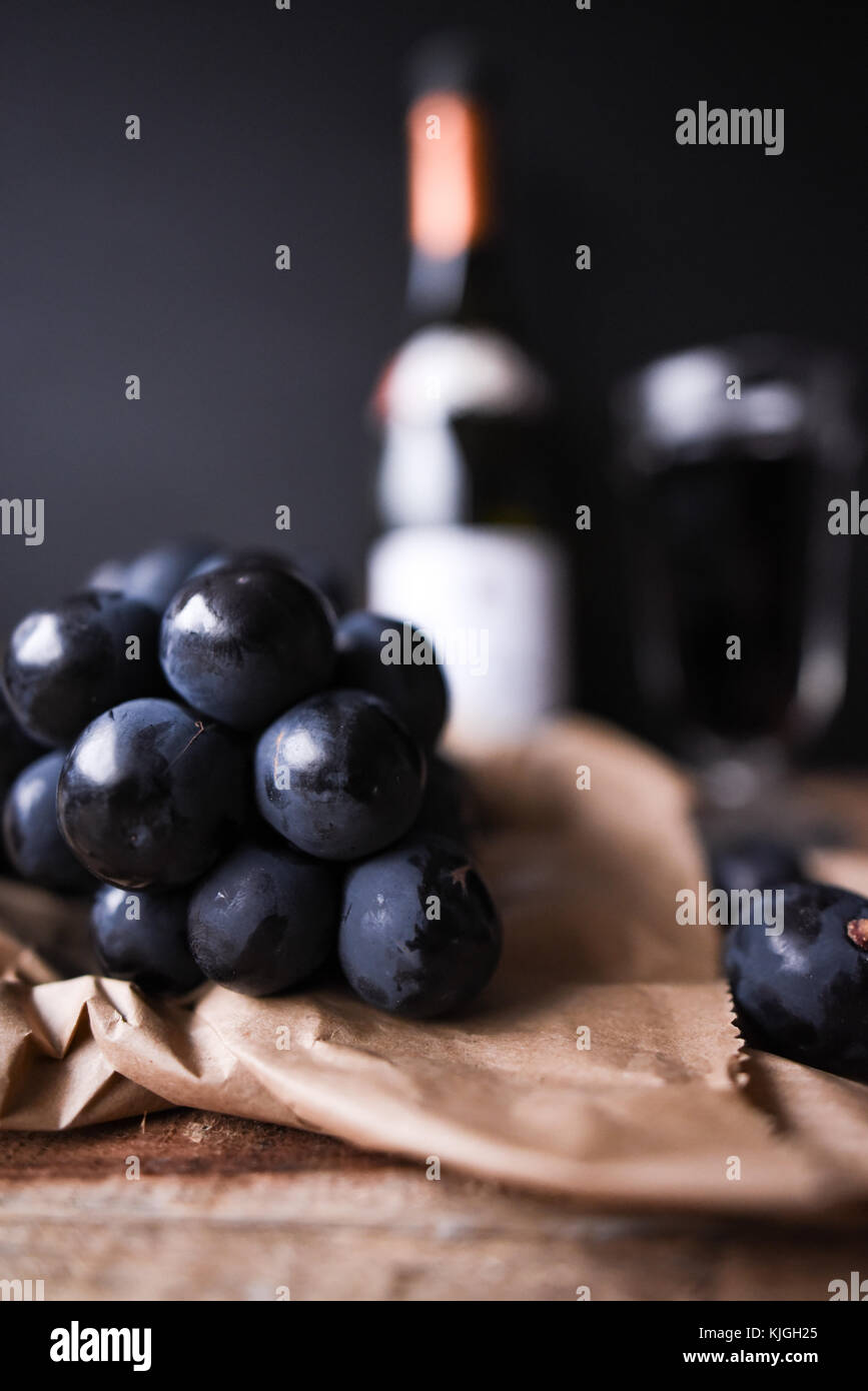 Grapes still life Stock Photo - Alamy
