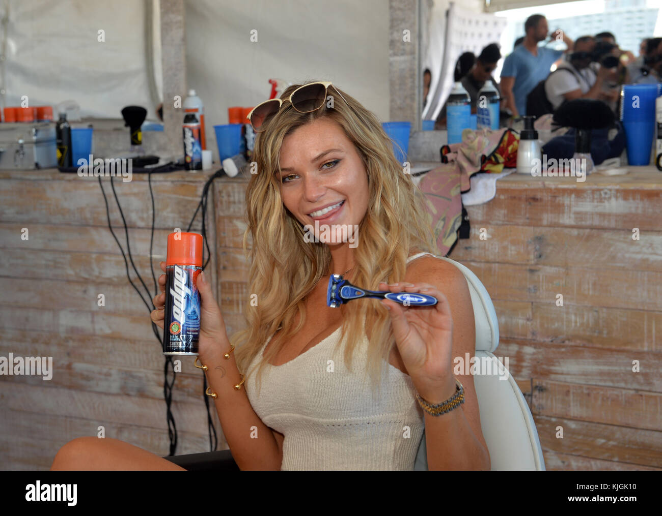 MIAMI, FLORIDA - FEBRUARY 17: (Embargoed Till 02/26/16) Model Samantha ...