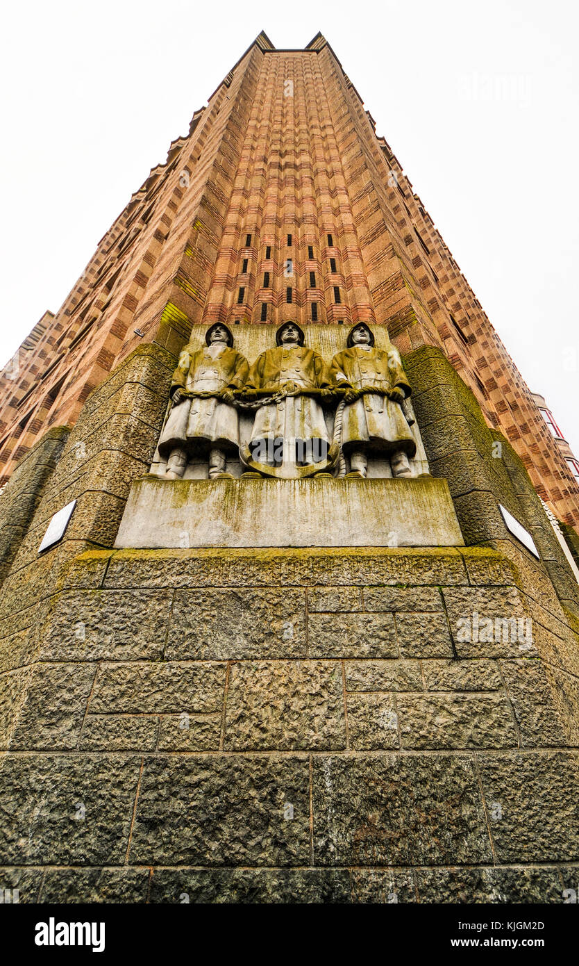 De Bazel is a monumental building on the west side of the Vijzelstraat ...