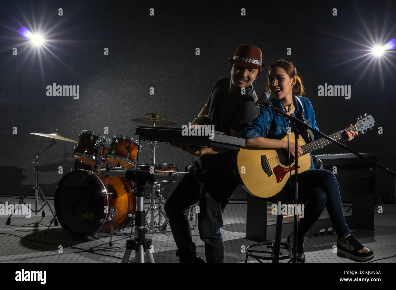 Fellow performer hi-res stock photography and images - Alamy