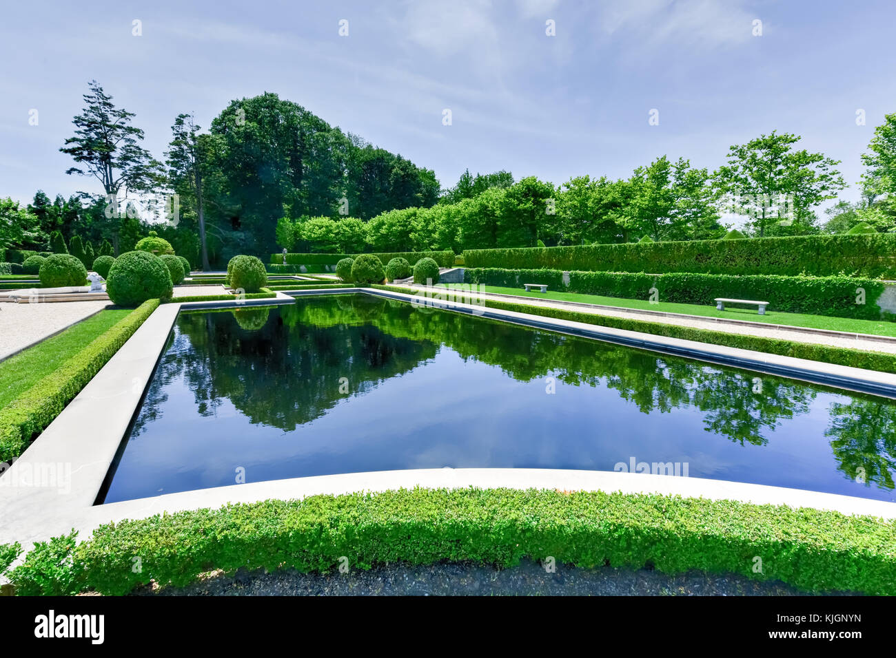Oheka Castle in Huntington, New York. One of many among the Gold Coast ...