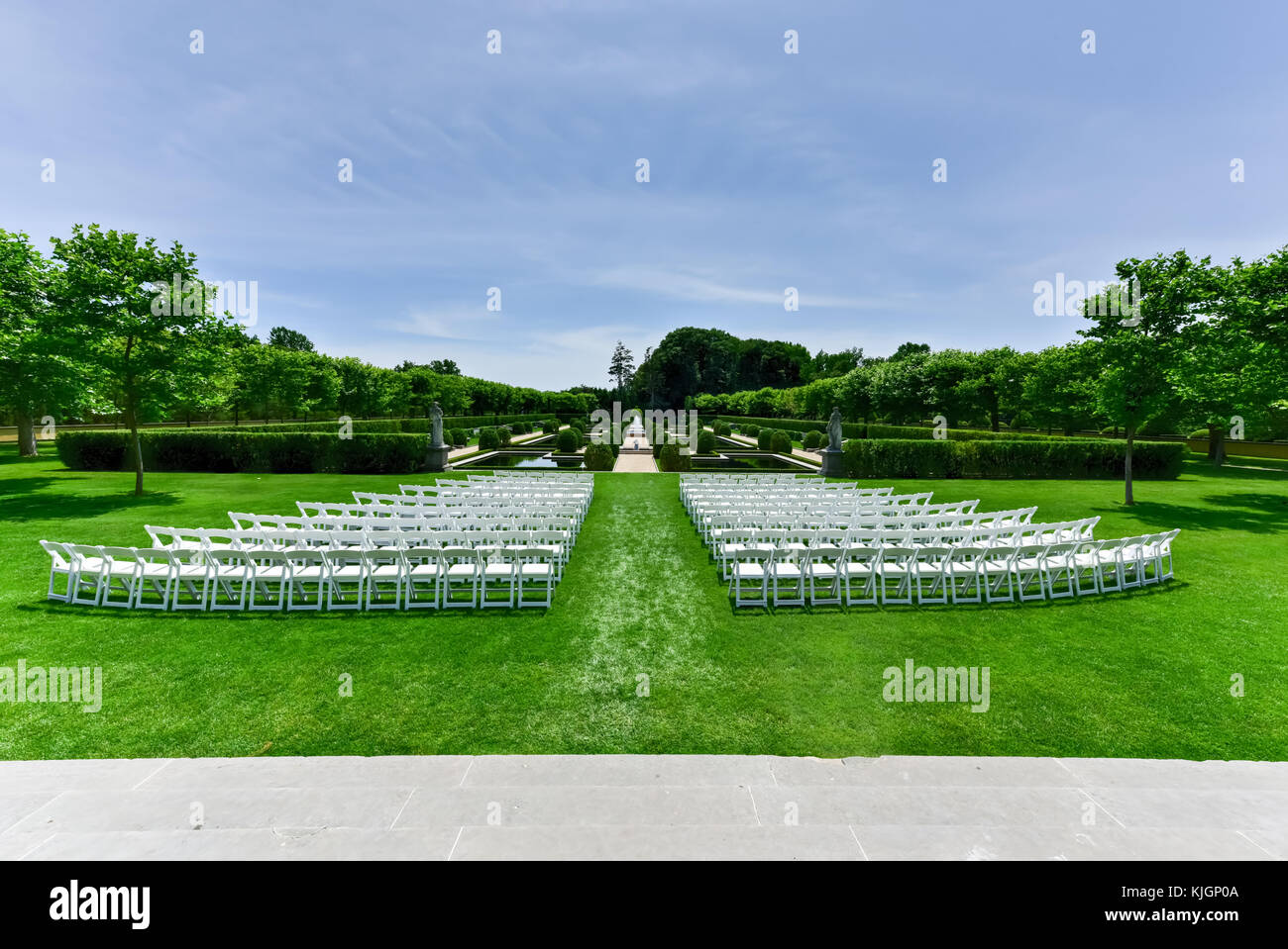Oheka Castle in Huntington, New York. One of many among the Gold Coast ...