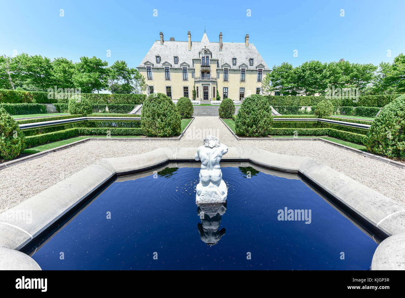 Oheka Castle in Huntington, New York. One of many among the Gold Coast ...