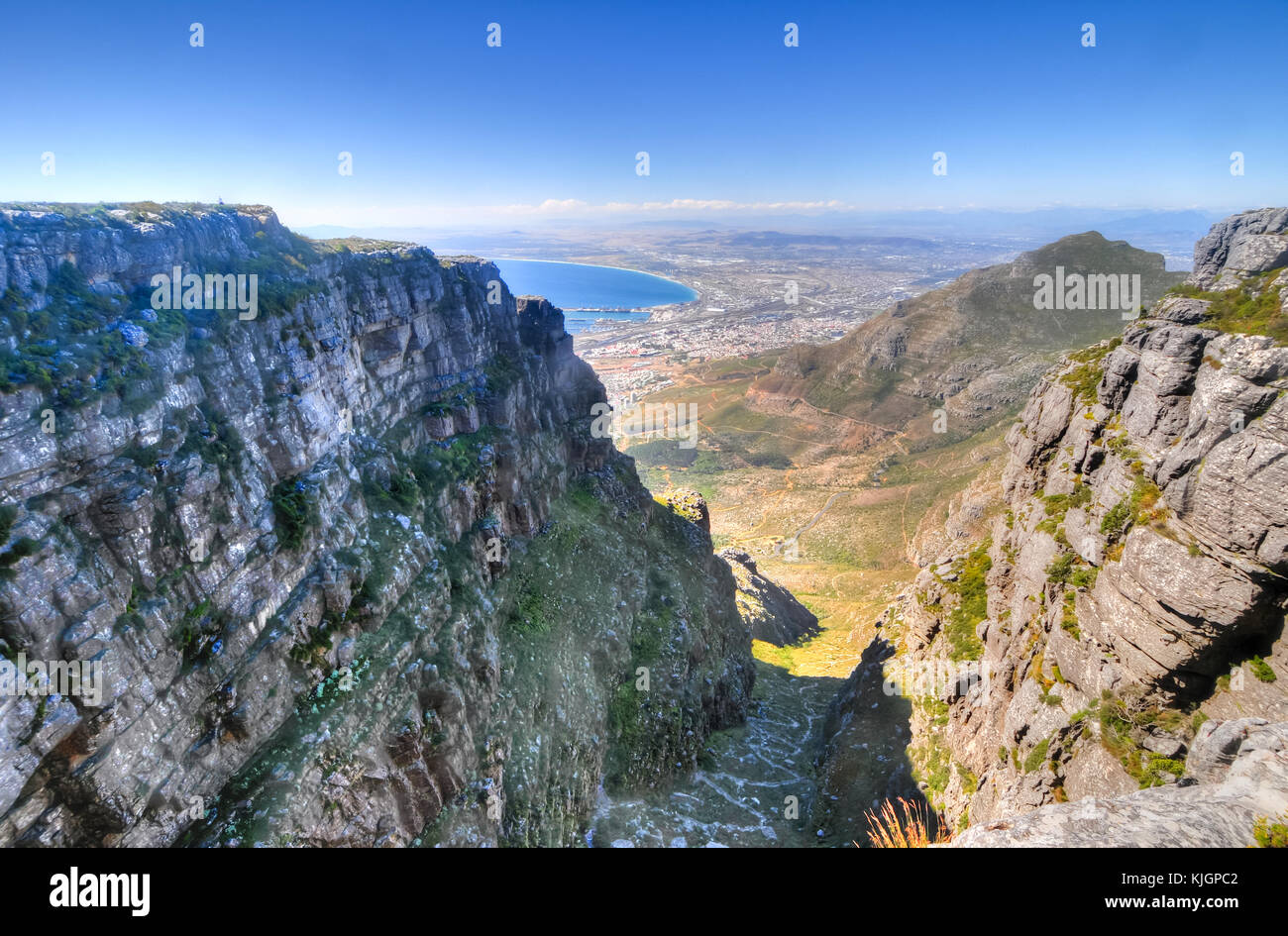 Landscape surrounding Table Mountain in Cape Town, South Africa Stock Photo - Alamy