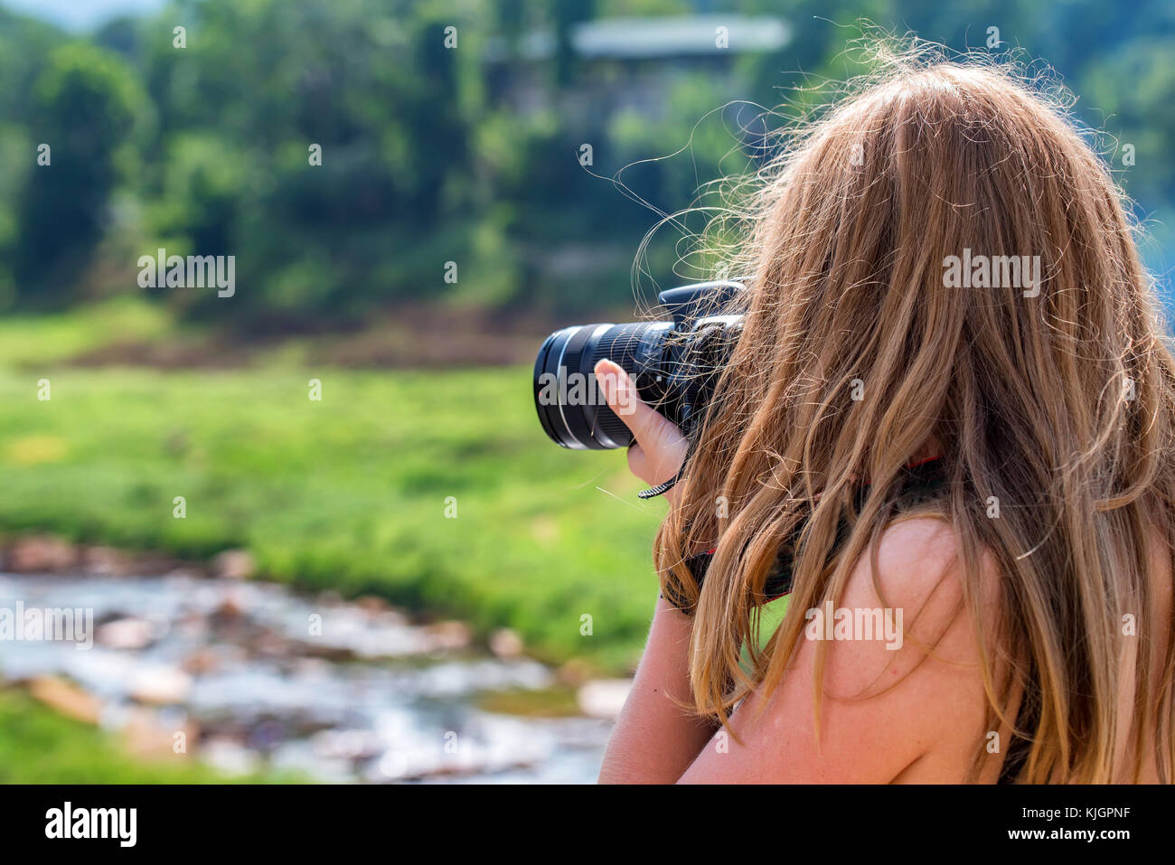 Female landscape photographer Stock Photo - Alamy