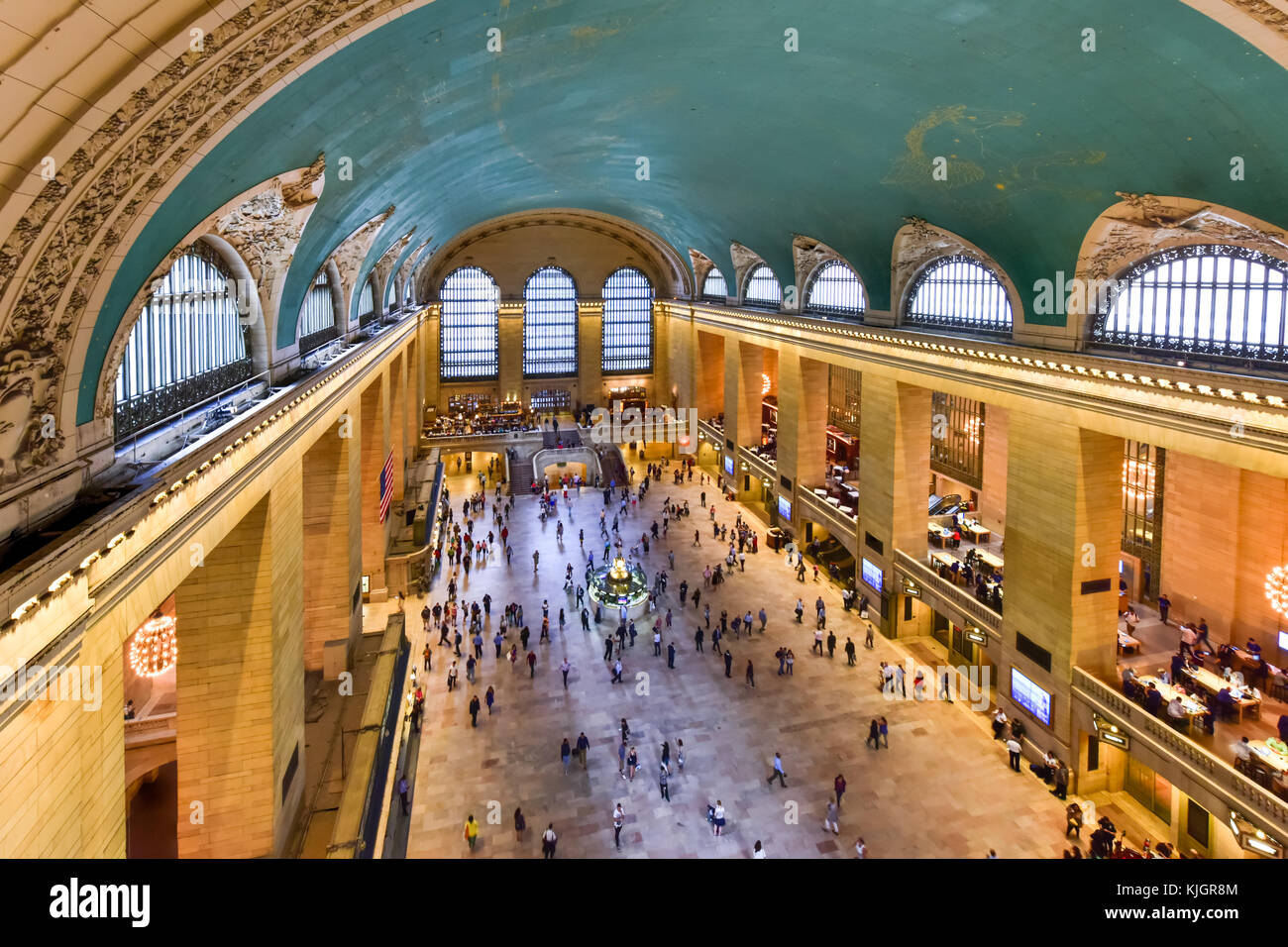 Main lobby of the terminal building hi-res stock photography and images ...
