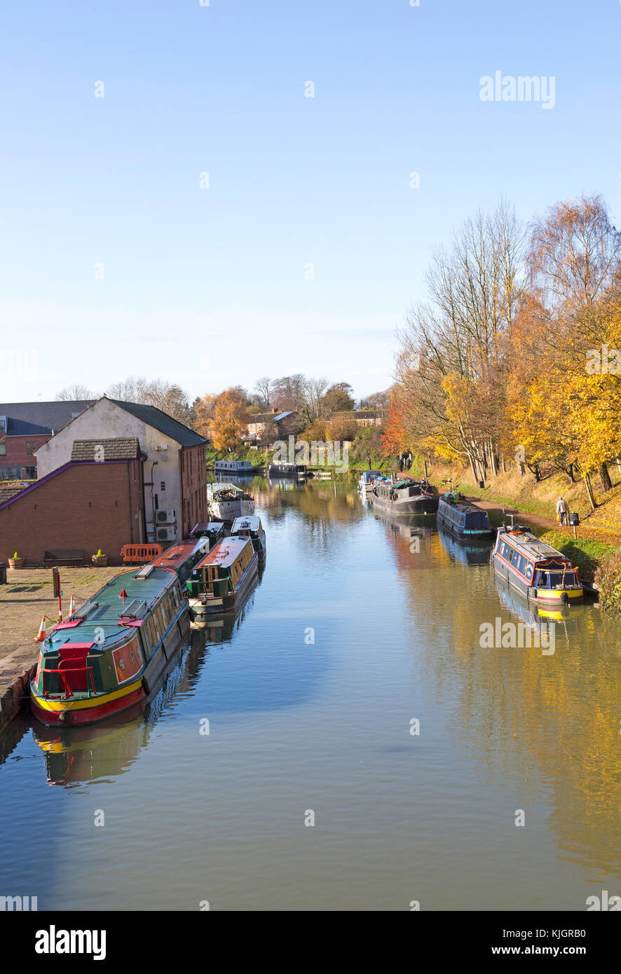 Narrowboats at the The Wharf, Kennet and Avon canal, Devizes, Wiltshire ...