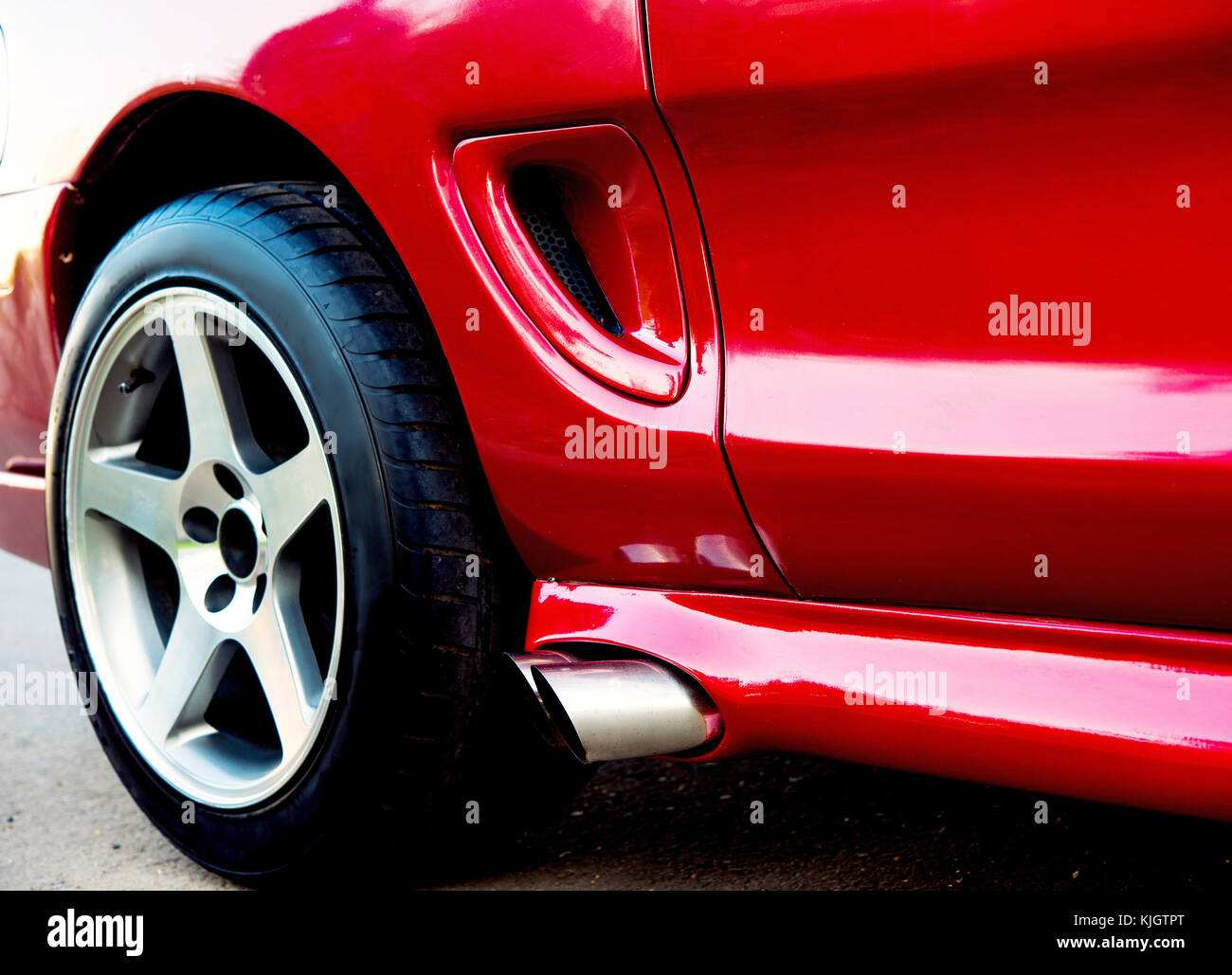 Rich red car hi-res stock photography and images - Alamy