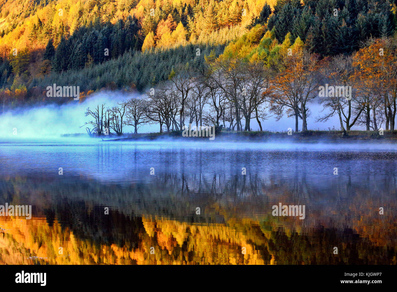 Kayak fall colours hi-res stock photography and images - Alamy
