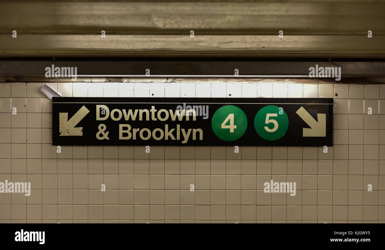 New York, USA - May 30, 2015: Brooklyn Bridge City Hall Subway Station ...
