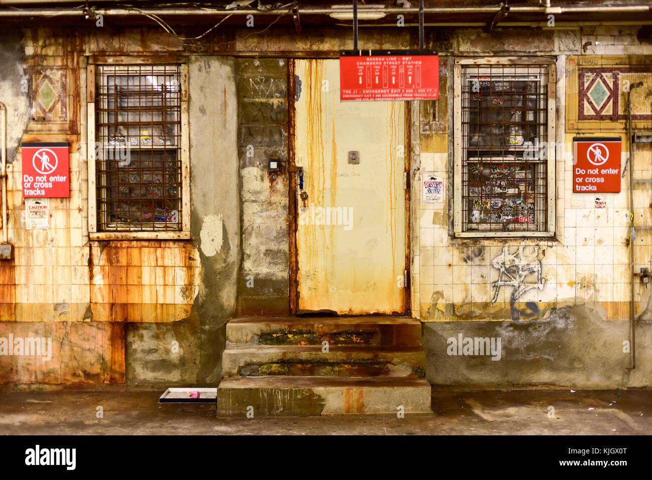Chambers street subway hi-res stock photography and images - Alamy